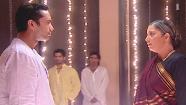 E296 - Tulsi Is Confronted - Hotstar