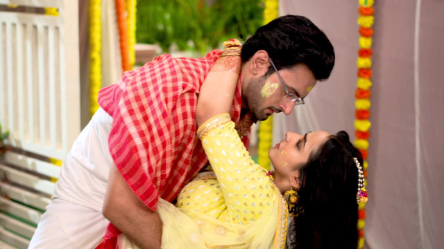 Mon Phagun - Watch Episode 63 - Rishi, Pihu's Romantic Moment on ...