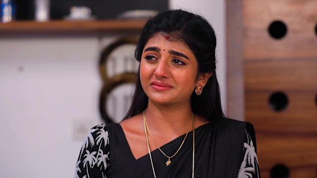 Kavya Gets Emotional - Promo - Hotstar