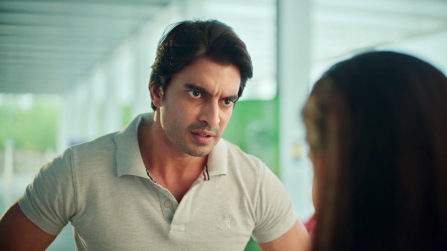 Kya hum sundar hai? Aditya asks Imlie - Hotstar