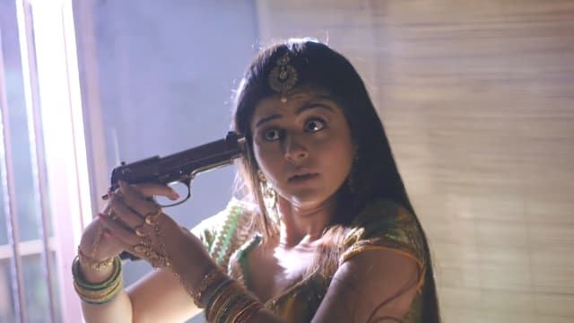 Musakaan - Watch Episode 121 - Muskaan Steals a Gun on Disney+ Hotstar