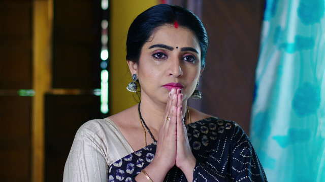 Vadinamma - Watch Episode 733 - Sita's Humble Plea on Disney+ Hotstar