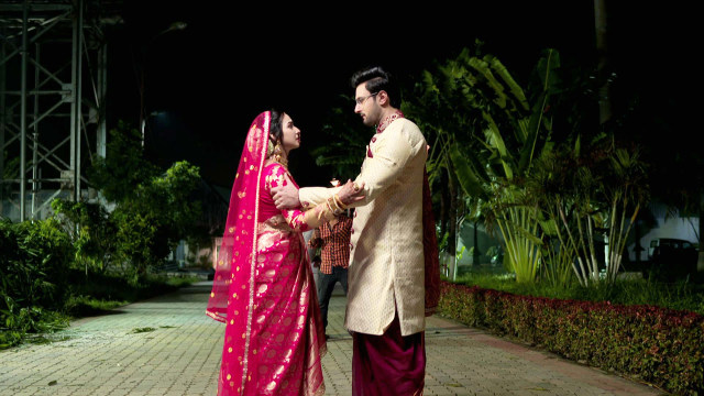 Mon Phagun - Watch Episode 68 - Rishi Comes to Pihu's Rescue! on ...