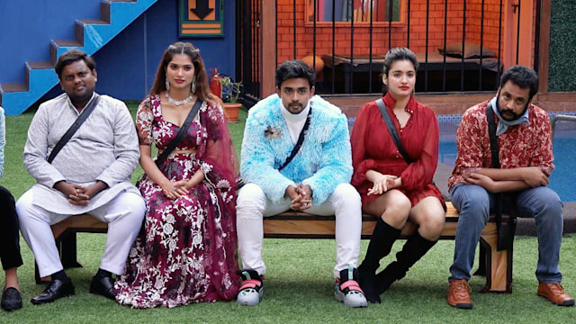 Contestants Play Pictionary - Promo - Disney+ Hotstar