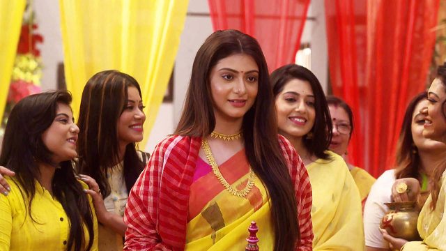 Khelaghor - Watch Episode 3 - Purna's Wedding Day on Disney+ Hotstar
