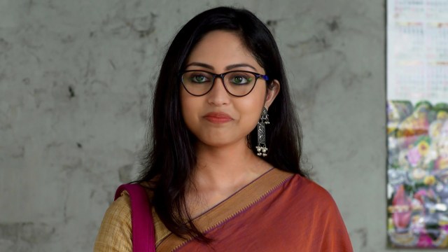 Watch Sreemoyee Full Episode 679 Online in HD on Disney+ Hotstar US