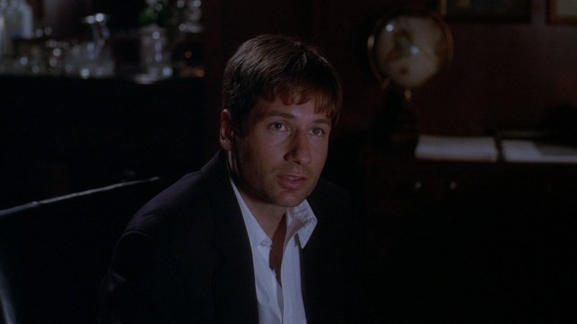 Nonton The X-Files Season 2 Episode 1 - Little Green Men di Disney+ Hotstar