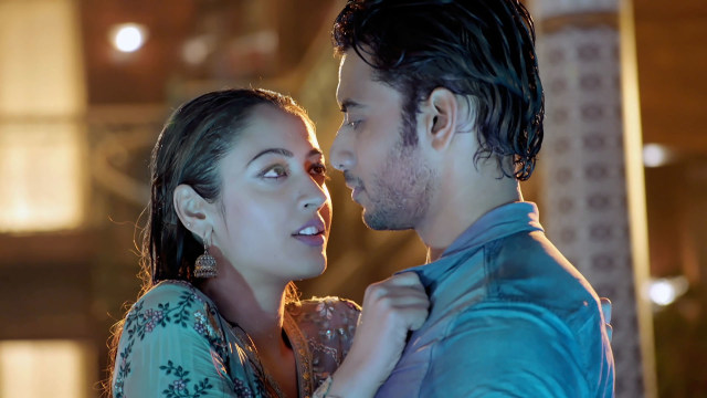 Nothing Normal About Aman-Roshni's Romance! - Hotstar