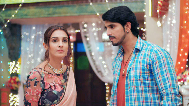 Pandya Store - Watch Episode 221 - Dhara Takes a Stand on Disney+ Hotstar