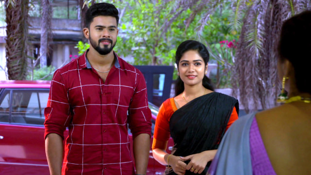 Mounaragam - Watch Episode 70 - Kiran, Sarayu Return Home on Disney+ ...