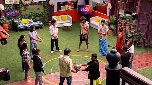 Passing the 'BB Bomb' Parcel - Promo - Disney+ Hotstar