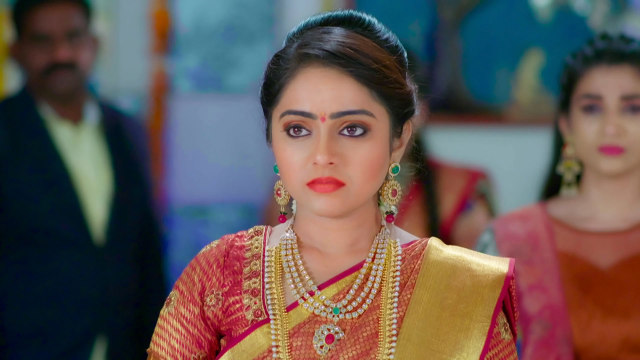 Besuge - Watch Episode 18 - Manohar, Krishna Get Engaged on Hotstar