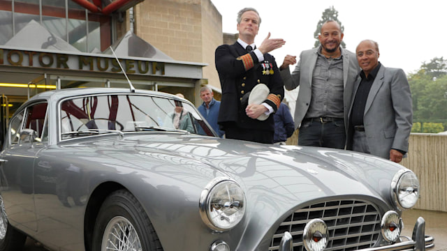 Nonton Car SOS Season 4 Episode 2 - AC Aceca di Hotstar