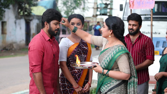 Pandian Stores 2 - Watch Episode 1047 - The Pandian Family Reunites on ... Pandian Stores 2 - Watch Episode 1047 - The Pandian Family Reunites on ...