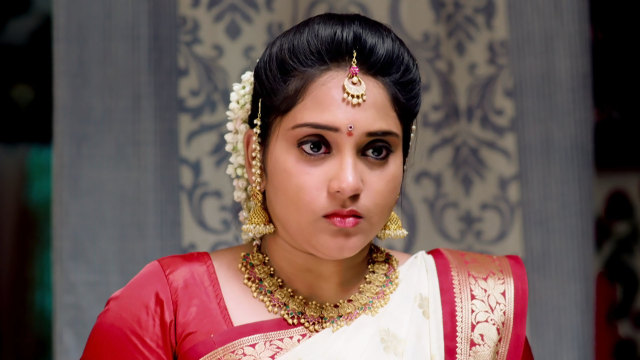 Manasichi Choodu - Watch Episode 350 - Renu's Firm Call on Disney+ Hotstar