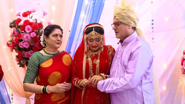 Watch Thipkyanchi Rangoli Full Episode 110 Online in HD on Hotstar CA