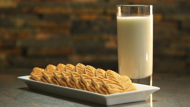 Nonton Food Factory Season 2 Episode 25 - Eggnog & Gingerbread Houses ...