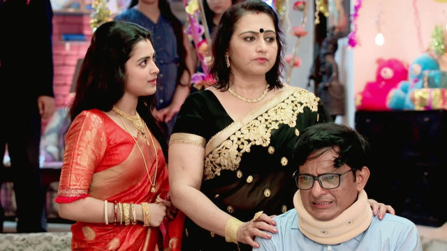 Dhrubatara - Watch Episode 451 - Tara Exposes Mr. Basu on Disney+ Hotstar