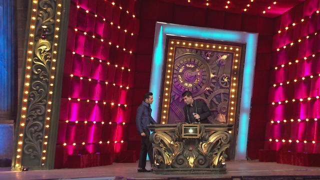 Watch Screen Awards: Varun's heroics Videos Online on Disney+ Hotstar