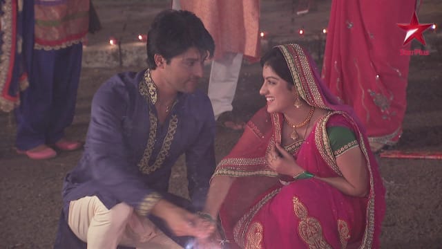 The Rathis celebrate Diwali - Disney+ Hotstar