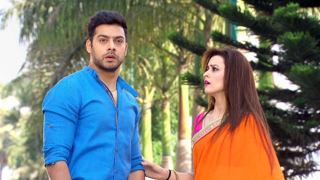 Mere Angne Mein - Watch Episode 6 - Shivam Signs The Bond on Disney+ ...