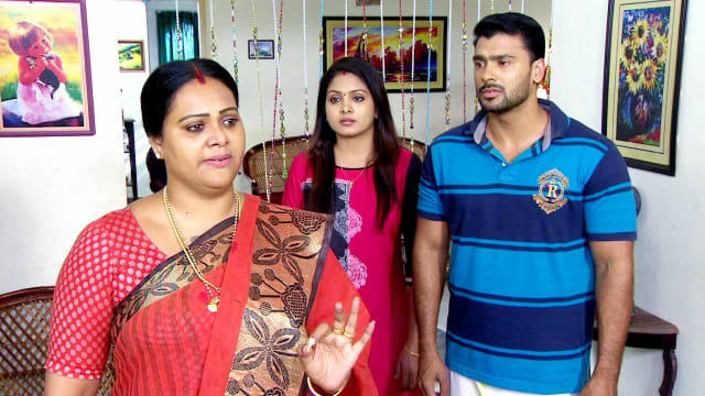 Parasparam - Watch Episode 22 - Padmavathy Blames Deepthi on Disney+ ...