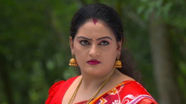 Vanambadi - Watch Episode 72 - Padmini Questions Sudevan on Disney+ Hotstar