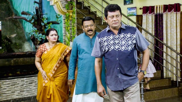 Karuthamuthu - Watch Episode 69 - Sadu Blackmails Prof. Nandan on ...