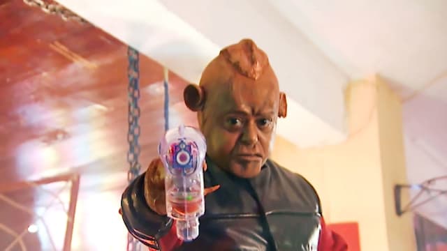 Super Cops Vs Super Villains - Watch Episode 41 - Aliens Abduct Humans ...