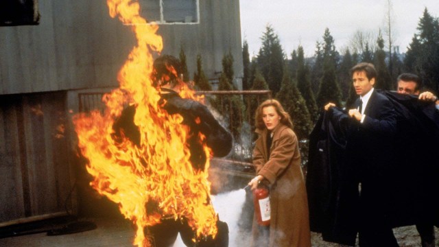 Nonton The X-Files Season 3 Episode 17 - Pusher di Disney+ Hotstar