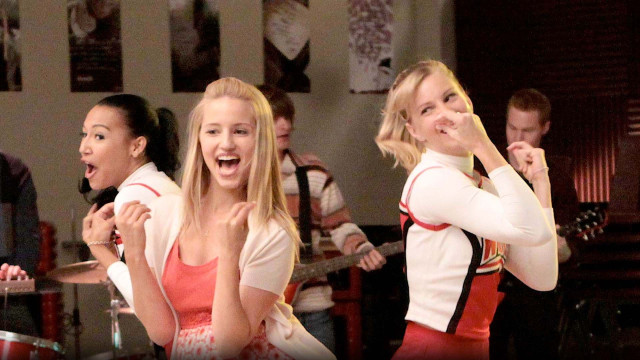 Nonton Glee Season 1 Episode 13 - Sectionals di Disney+ Hotstar