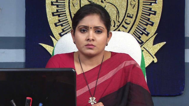 Parasparam - Watch Episode 17 - Deepthi To Trap Kalyani on Disney+ Hotstar