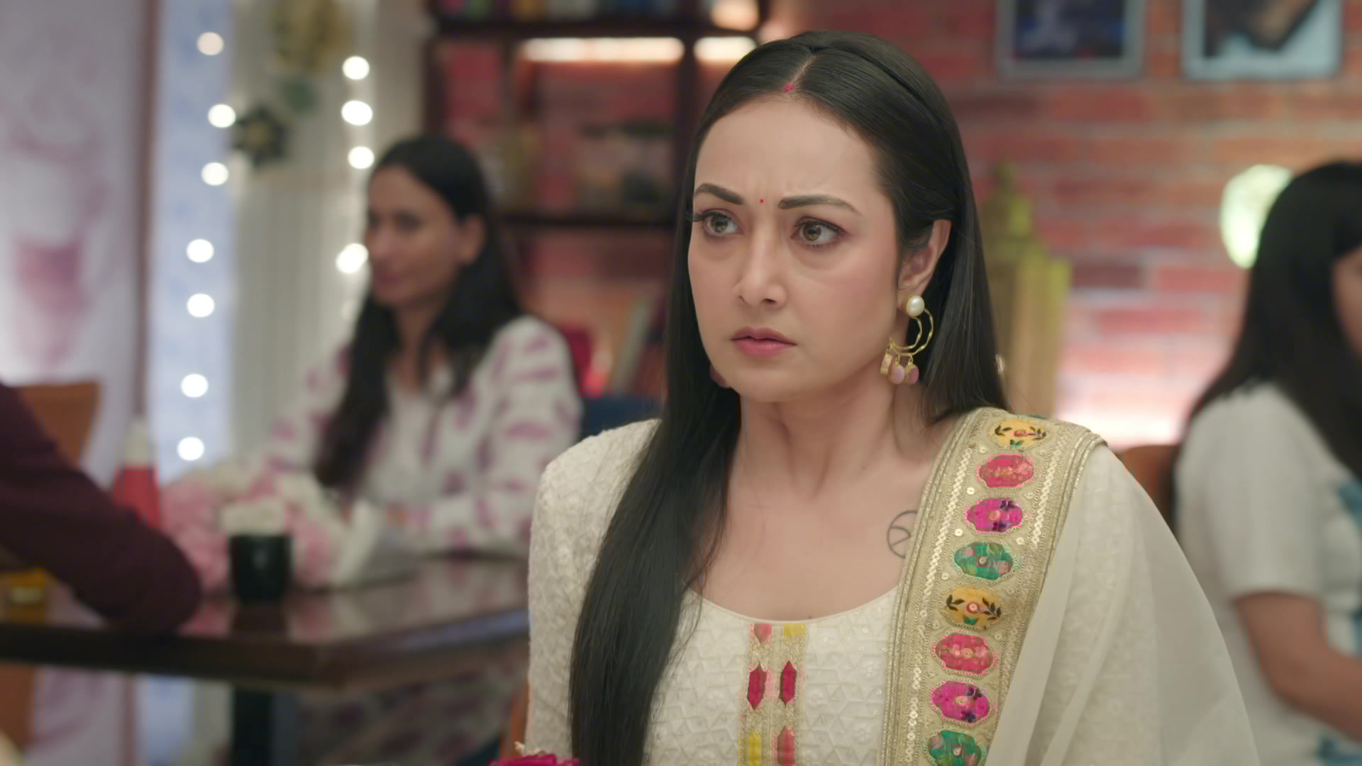 Watch Jhanak Episode 483 on JioHotstar