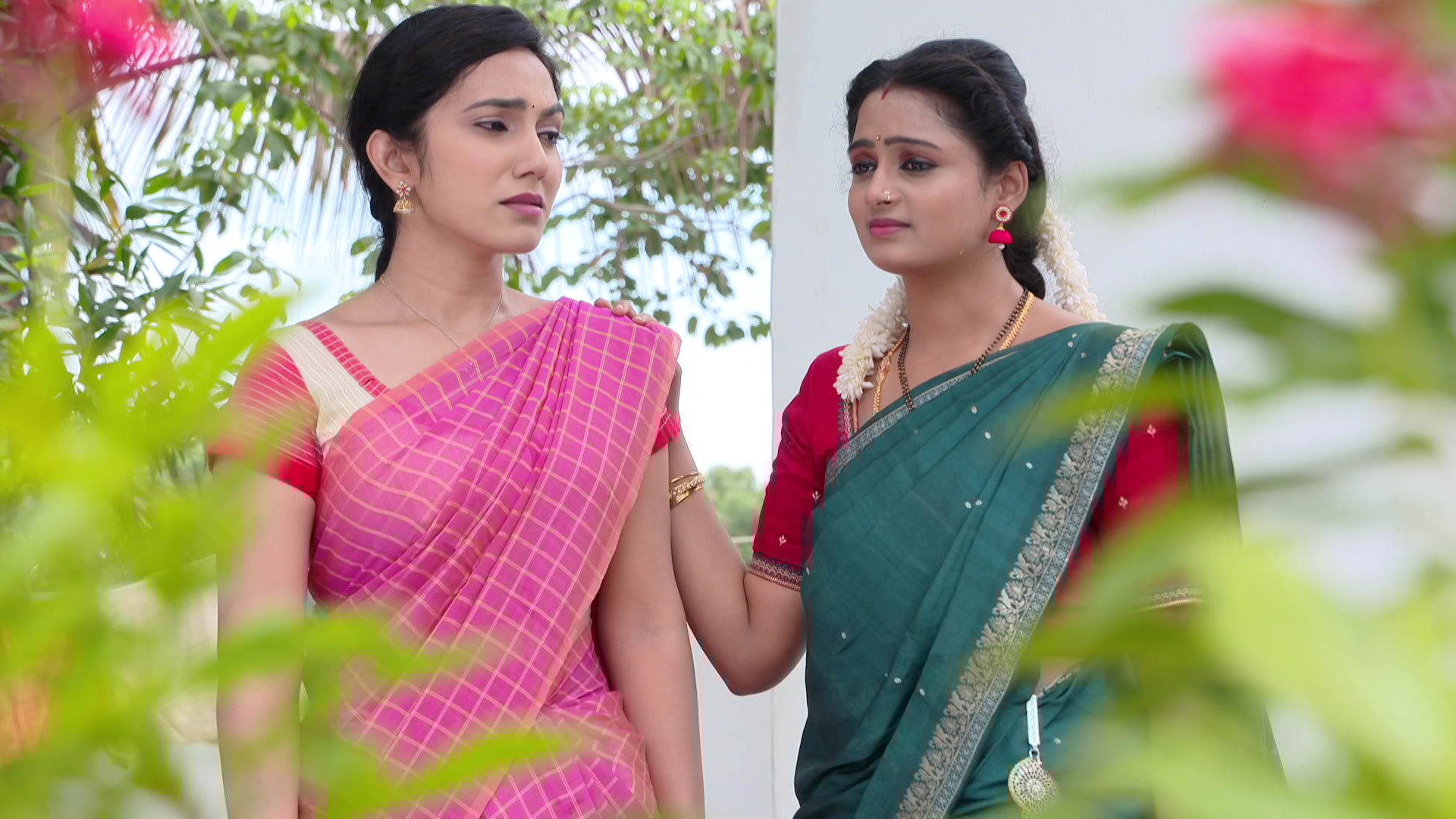 Watch Bangarada Panjara S1 Episode 148 on JioHotstar