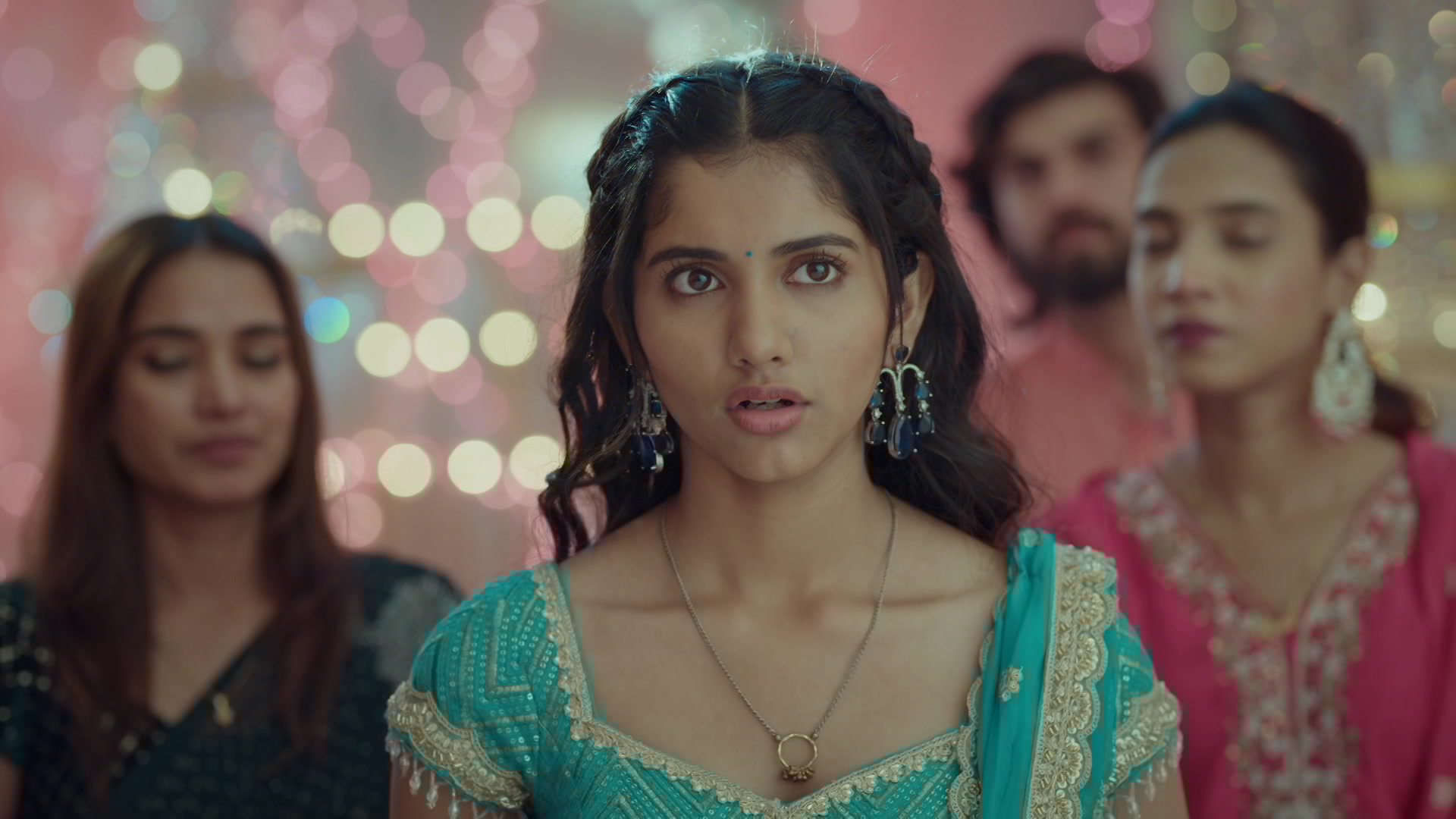 Watch Pocket Mein Aasman S1 Episode 12 on JioHotstar