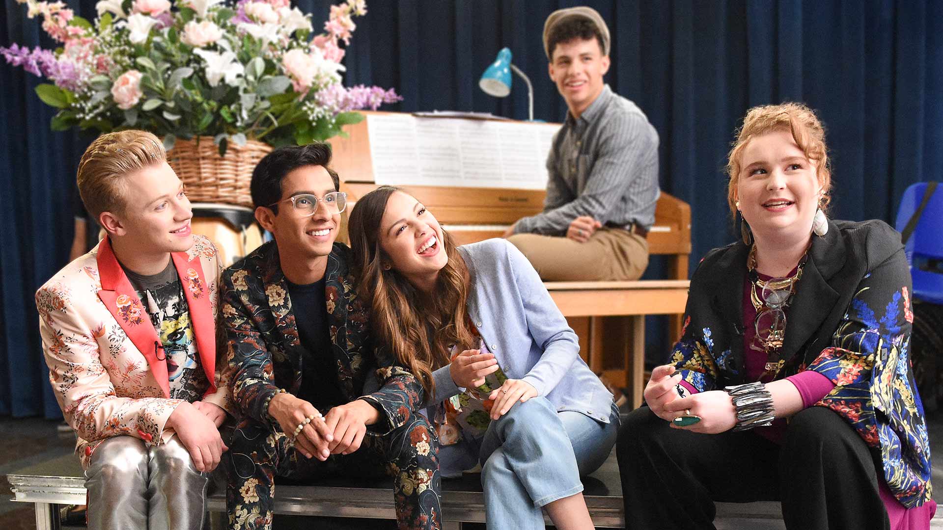 Nonton Opening Night: The Sing-Along Season 1 Episode 9 - Opening Night ...