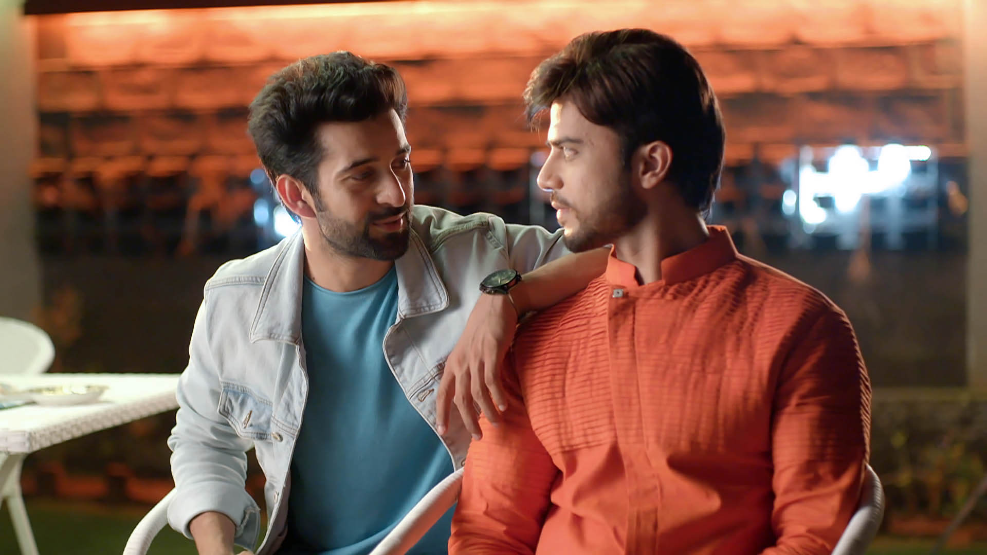 Watch Saltanat Outsmarts Zaroon Online