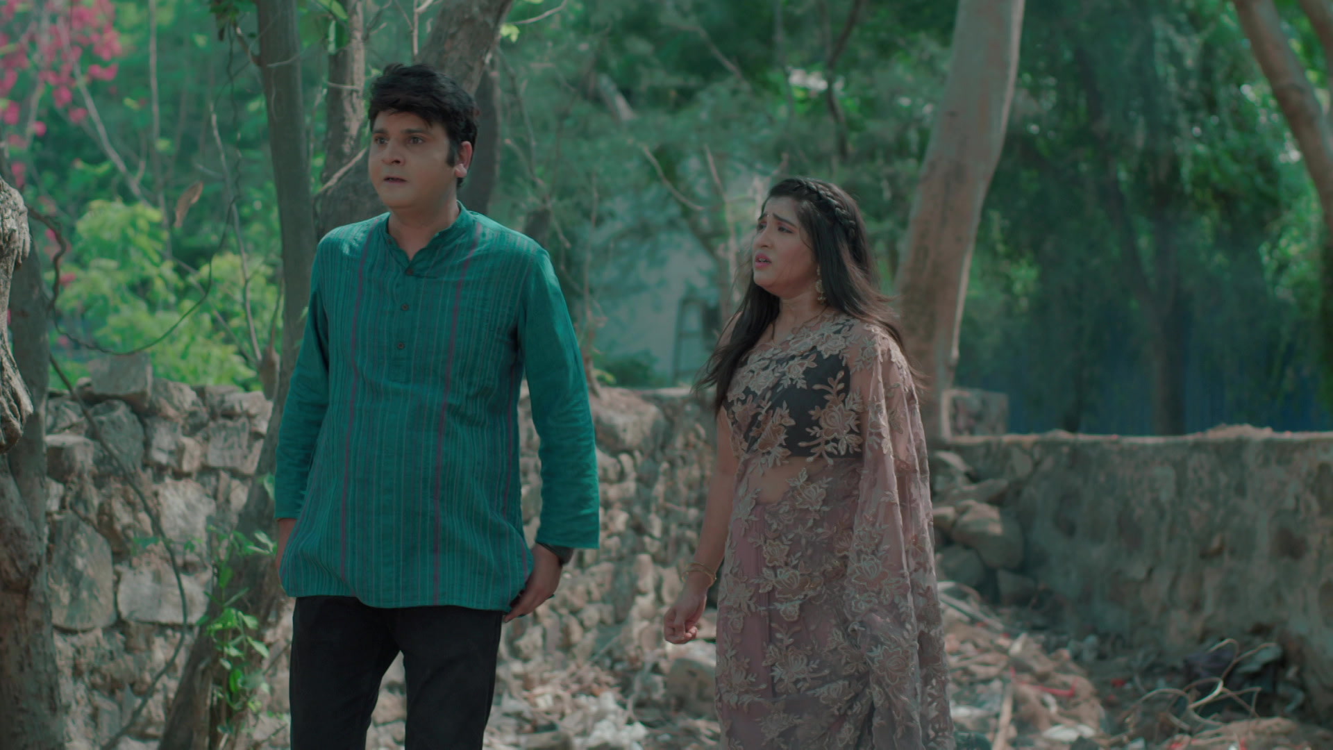 Watch Man Dhaga Dhaga Jodte Nava S1 Episode 344 on JioHotstar