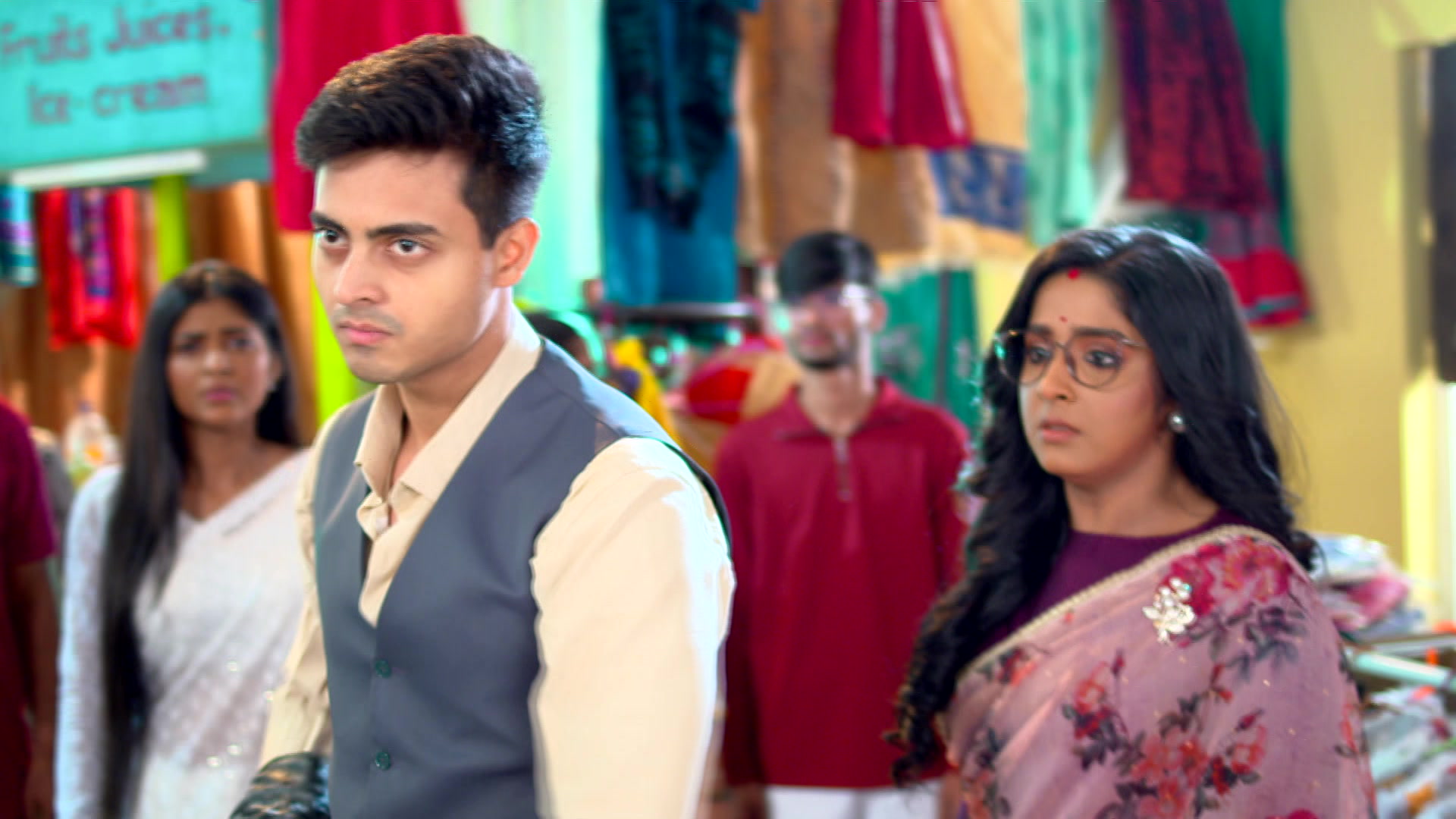 Watch Anurager Chhowa S1 Episode 1062 on JioHotstar