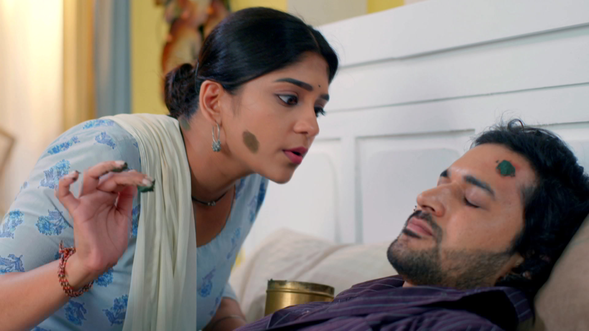 Watch Halad Rusali, Kunku Hasalaa Episode 14 on JioHotstar