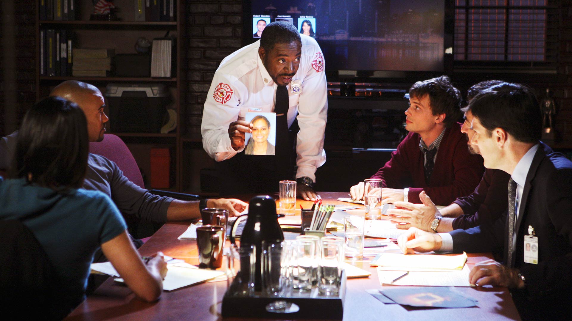 Nonton Devil's Night Season 6 Episode 6 - Devil's Night di Disney+