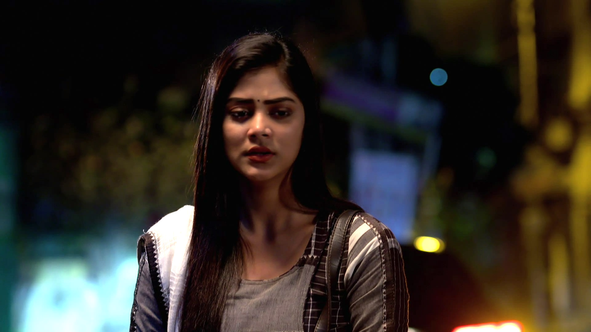 Watch Mohor S1 Episode 131 on JioHotstar