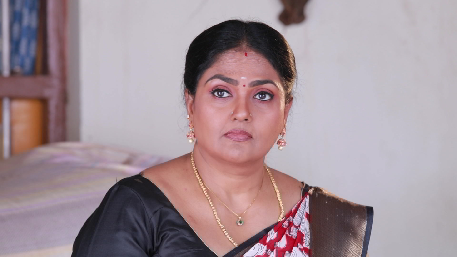 Stream Gomathi's Worry for Gandhimathi Season 3 Episode 318 – Gomathi's Worry for Gandhimathi on ...