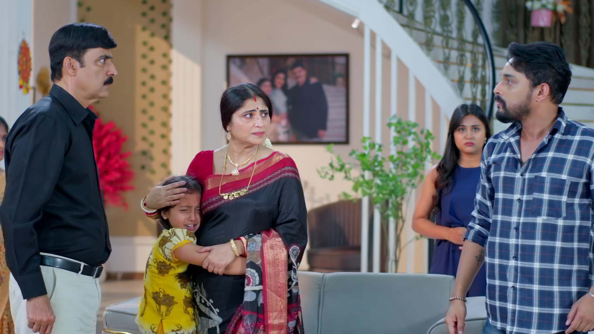 Watch Sharade Episode 204 on JioHotstar