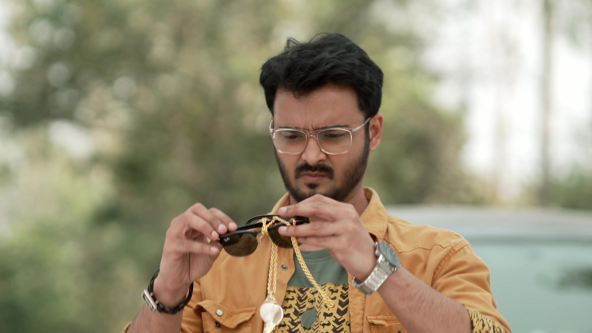 Watch Ponchomi S1 Episode 9 on JioHotstar