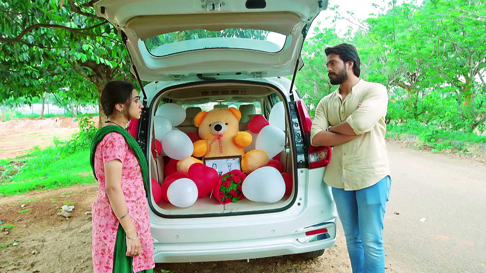 Watch Hoovi Disappoints Rahul Online