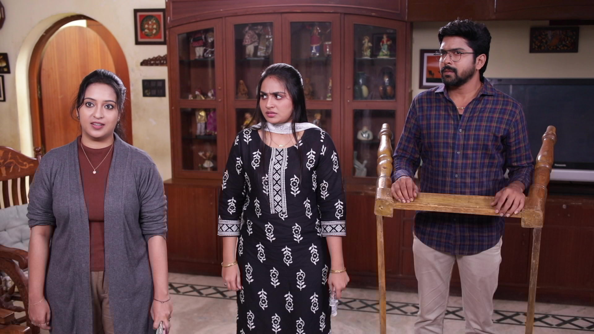 Watch Siragadikka Aasai Episode 574 on JioHotstar