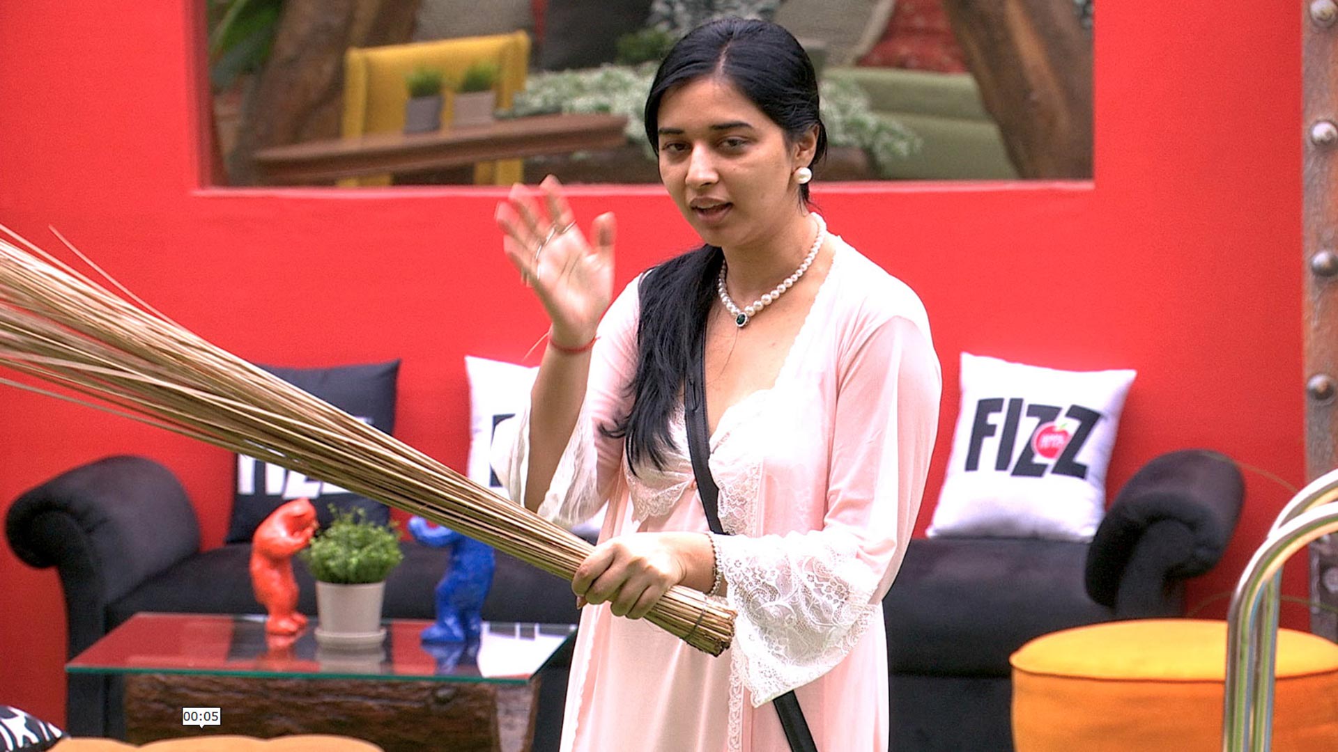 Tanya Handles the Broom Task - JioHotstar