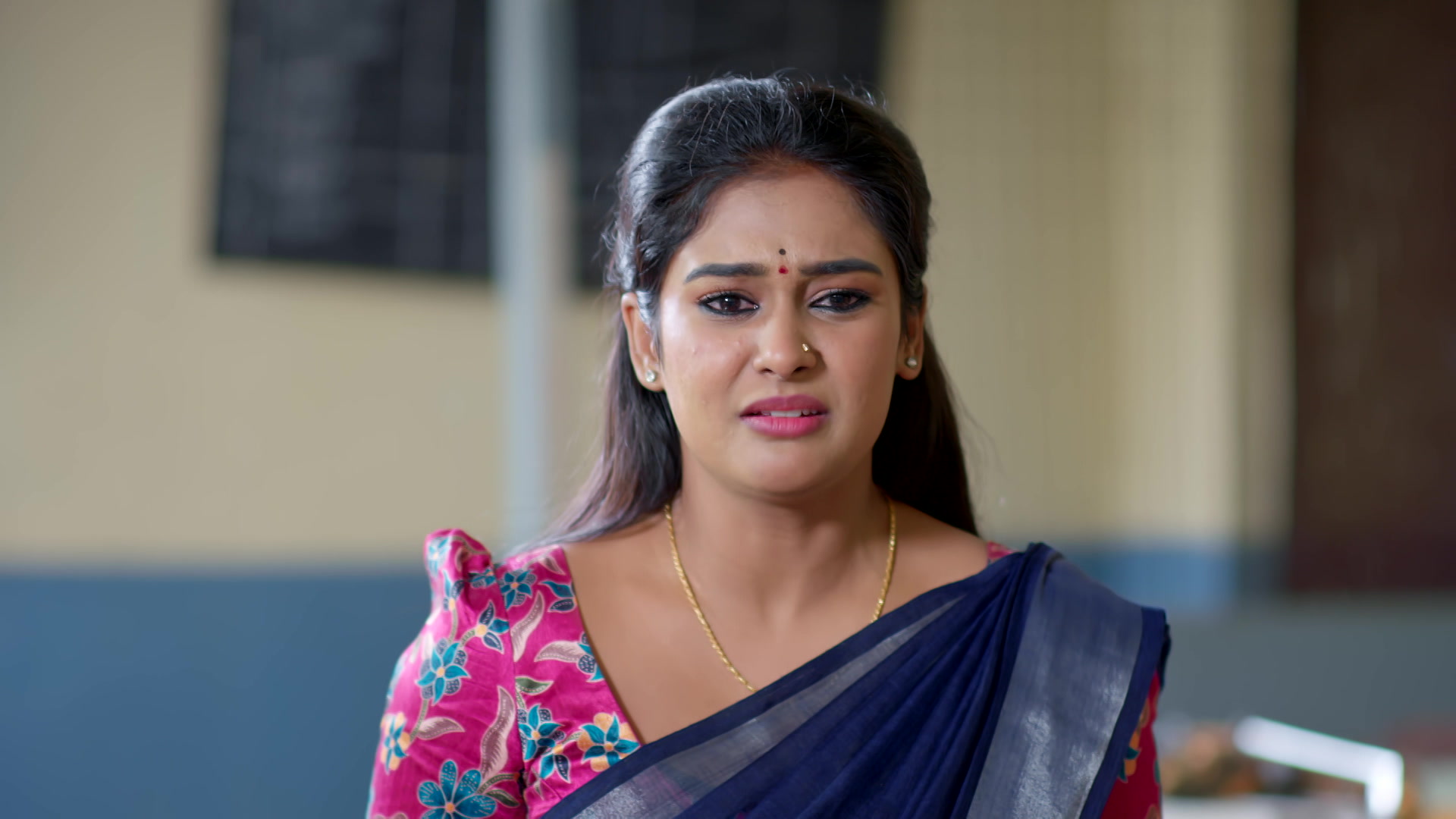 Watch Sharade S1 Episode 211 on JioHotstar