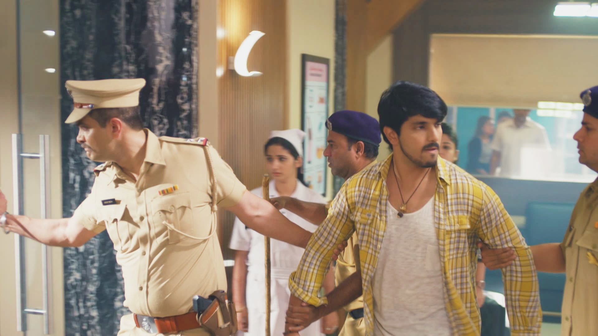 Watch Pandya Store S1 Episode 307 on JioHotstar